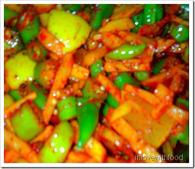 in love with food: EK TAZAA ACHAAR (A FRESH CHILLI,LEMON,GINGER PICKLE)